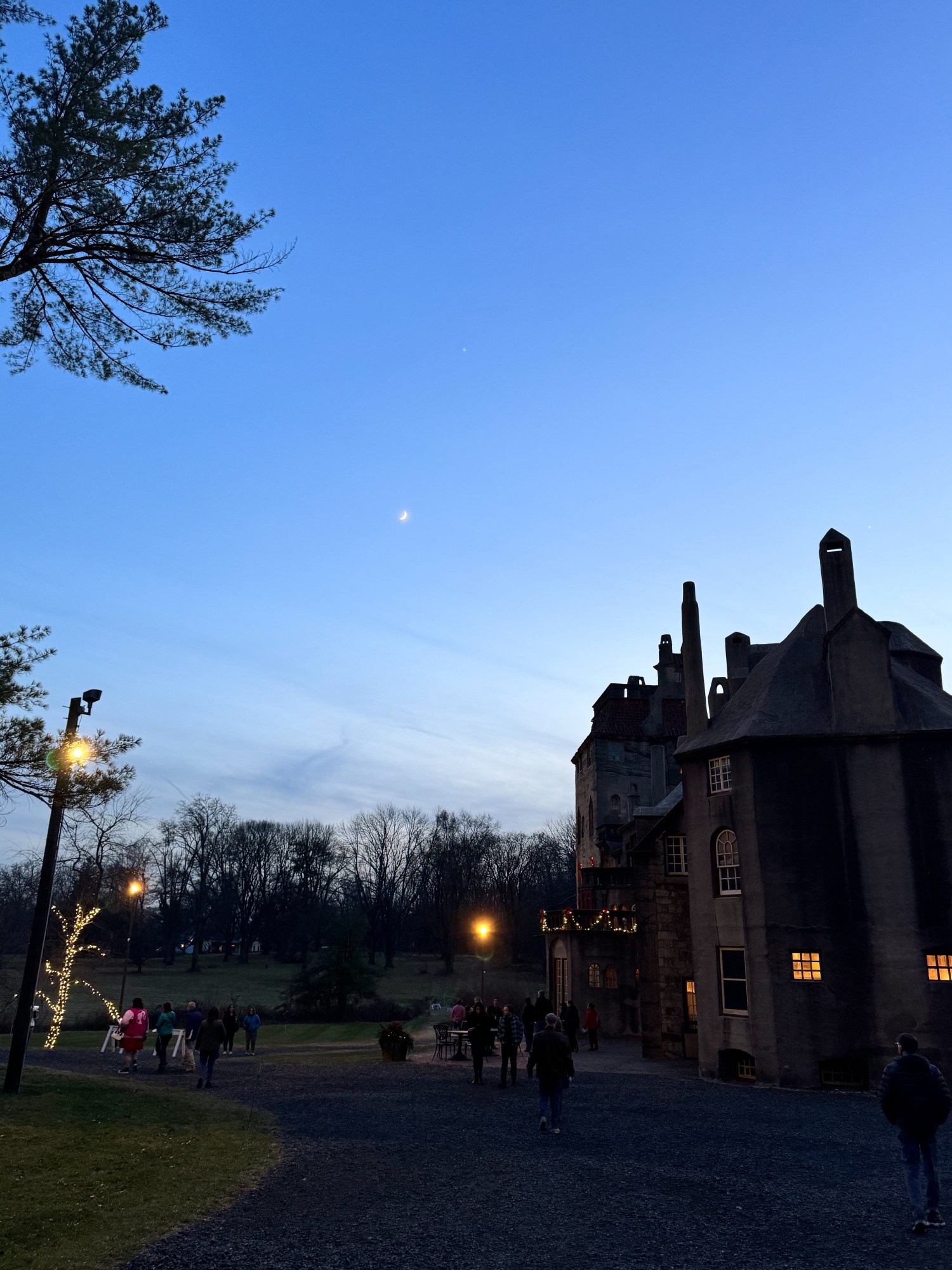 Discover Doylestown’s Enchanting Fonthill Castle at Christmas – Travel ...